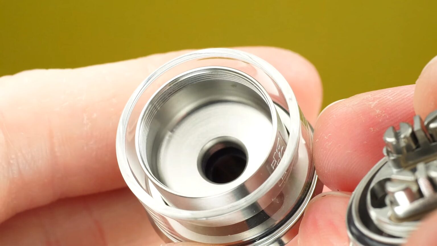 How To Open The Bottom Of A Vape? Everything You Need To Know - Soupwire